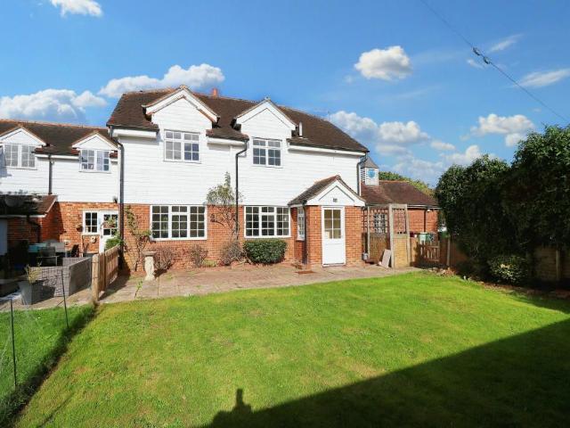 Half Moon Lane, Tonbridge, TN11 4 bed house to rent £2,300 pcm £531 pw