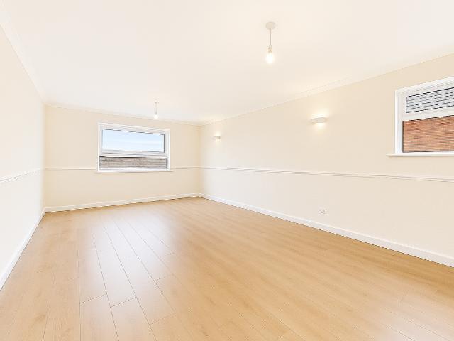 Half Moon Lane, Worthing BN13, 3 bed flat to rent, £1,500 pcm | PrimeLocation