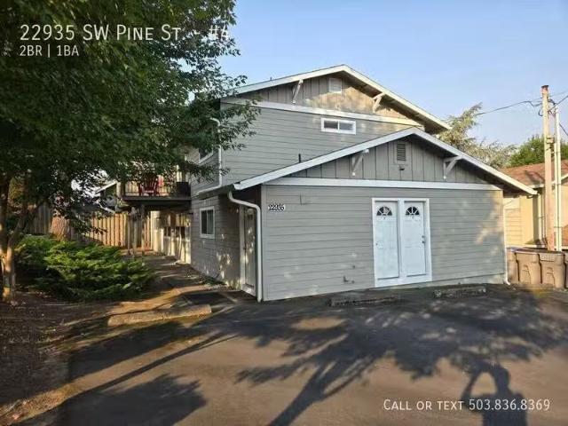 HALF MONTH RENT OFF at move in! Beautiful 2 Bedroom Apt Blocks.