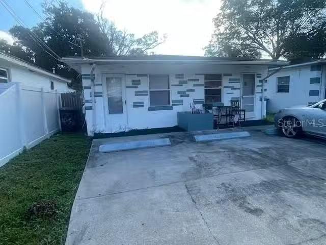 Half Duplex CLEARWATER, FL 1407 Taft Ave #B