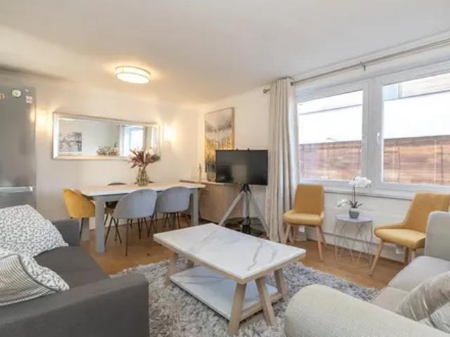 Halfords, 512 Chiswick High Road, London, W4 5DB, United Kingdom | 3 bed apartment for rent #139403934 | Rentberry