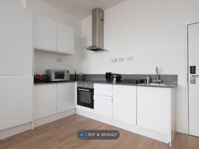 Halfords Lane, Birmingham B66, 1 bed flat to rent, £880 pcm | PrimeLocation