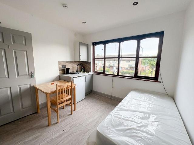 Halfway Street, Sidcup, DA15 Studio to rent £1,050 pcm £242 pw