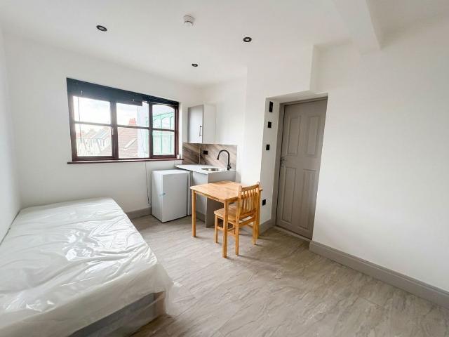 Halfway Street, Sidcup DA15, Studio to rent, £1,100 pcm | PrimeLocation