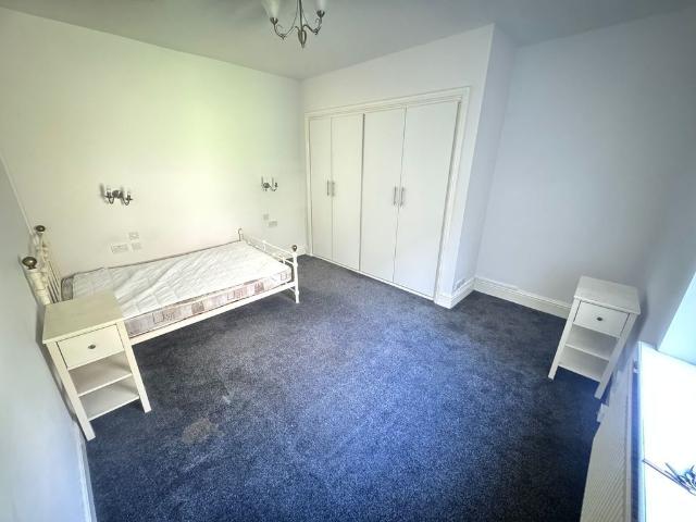Halifax Old Road, Huddersfield HD2, Room to rent, £530 pcm | PrimeLocation