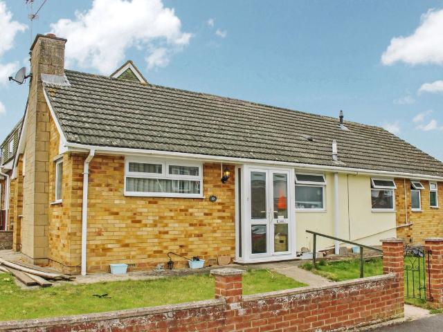 Halifax Close, Wroughton SN4, 3 bed bungalow to rent, £1,350 pcm | PrimeLocation