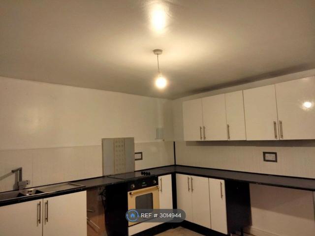 Halifax, Halifax HX3, 1 bed flat to rent, £800 pcm | PrimeLocation