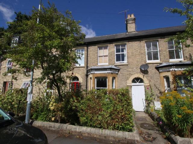 Halifax Road, Cambridge, Cambridgeshire 3 bed terraced house to rent £2,250 pcm £519 pw