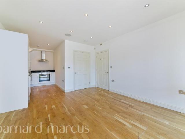 Haling Down Passage, SOUTH CROYDON 2 bed maisonette to rent £1,700 pcm £392 pw
