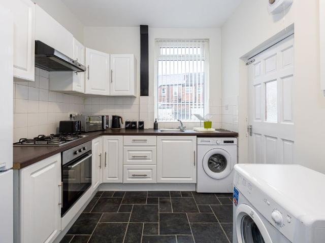 Hall Avenue, Manchester M14, 4 bed shared accommodation to rent, £2,200 pcm | PrimeLocation