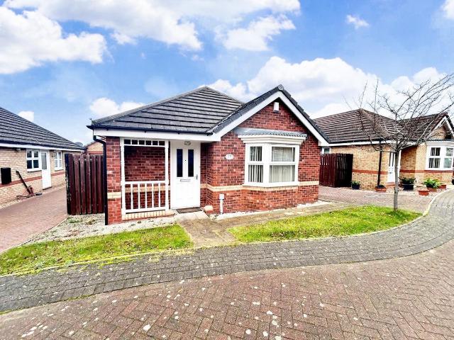 Hall Bank, Barnsley S75, 3 bed detached bungalow to rent, £1,200 pcm | PrimeLocation