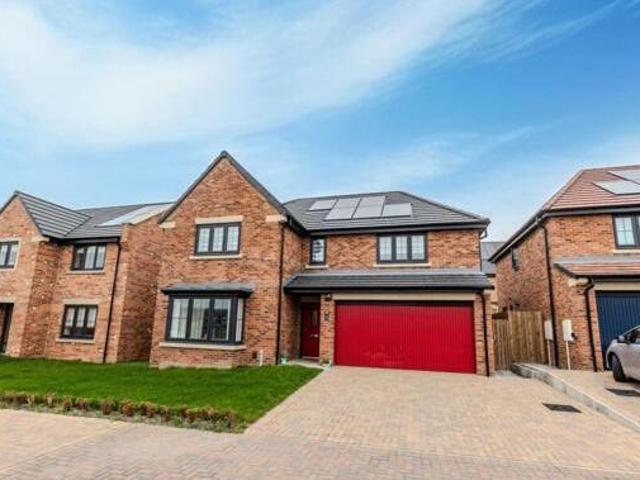 Hall Chase, Callerton, 5 Bedroom Detached