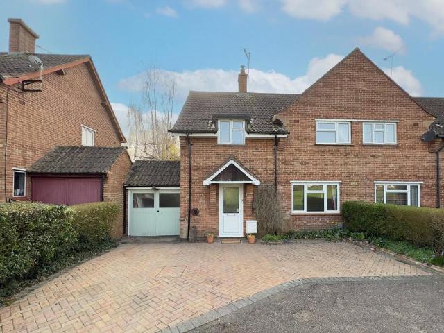 Hall Dene Close, Guildford, Surrey, GU1 3 bed semi detached house to rent £2,300 pcm £531 pw