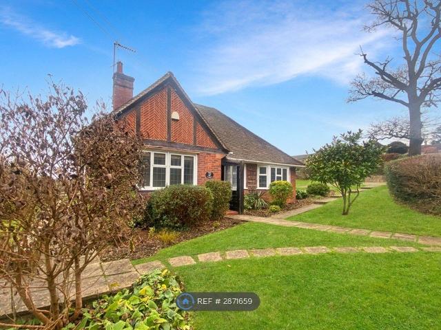Hall Farm, Chorleywood, Rickmansworth WD3, 3 bed bungalow to rent, £2,400 pcm | PrimeLocation