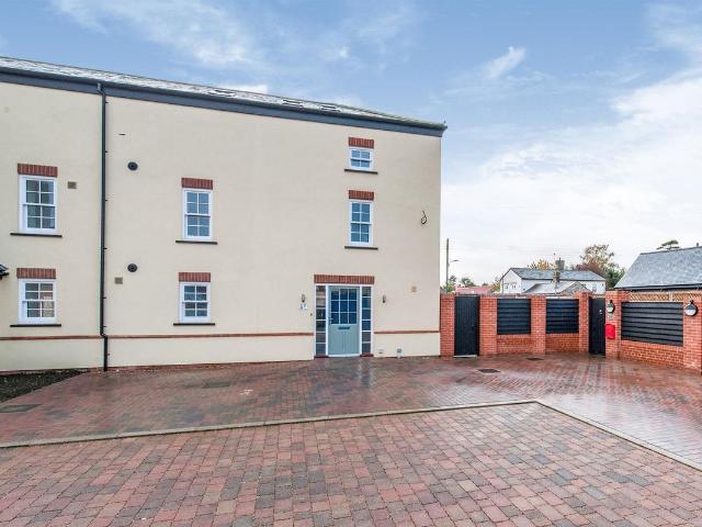 Hall Farm Close, Feltwell, Thetford IP26, 4 bed barn conversion to rent, £2,500 pcm | PrimeLocation