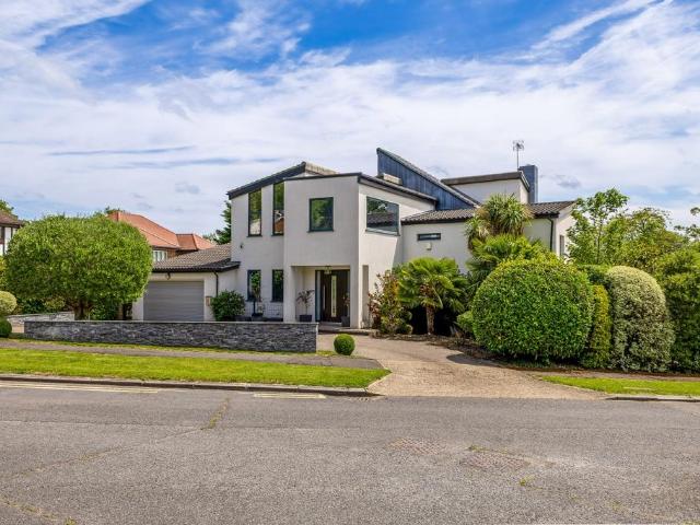 Hall Farm Close Stanmore HA7 5 bed detached house to rent £8,500 pcm £1,962 pw