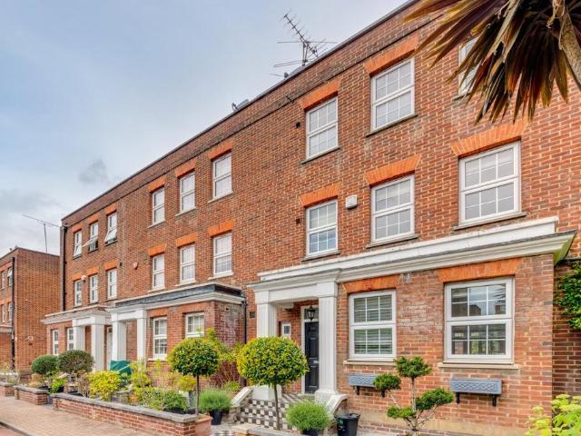 Hall Gate, St John's Wood, London, NW8 3 bed house to rent £9,100 pcm £2,100 pw