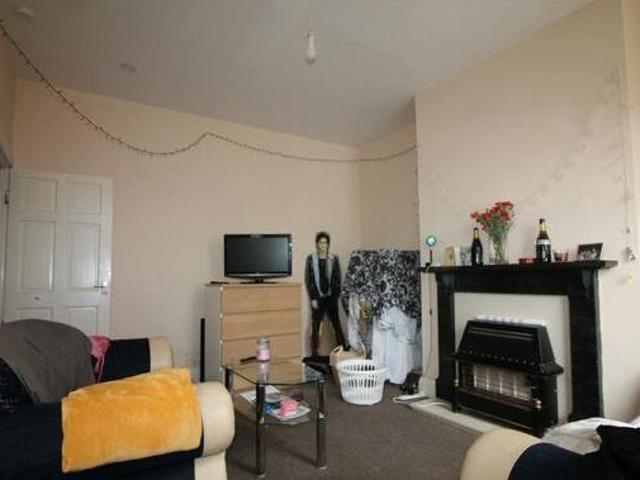 Hall Grove, Hyde Park, 3 Bedroom House
