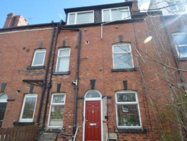 Hall Grove, Leeds, 3 Bedroom Terraced