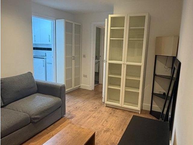 Hall Lane, London NW4, 1 bed flat to rent, £1,400 pcm | PrimeLocation