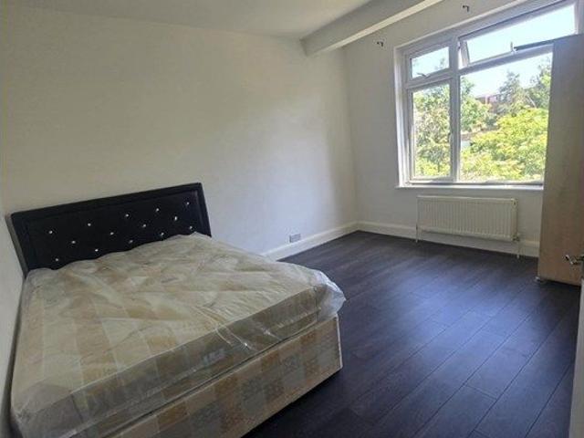 Hall Lane, London E4, Room to rent, £1,100 pcm | PrimeLocation