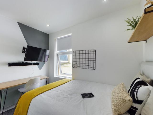 Hall Lane, Liverpool L7, Room to rent, £607 pcm | PrimeLocation