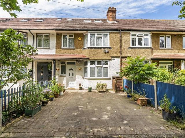 Hall Road, Isleworth, TW7 4 bed terraced house to rent £2,750 pcm £635 pw