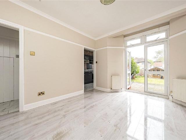 Hall Road, Isleworth, TW7