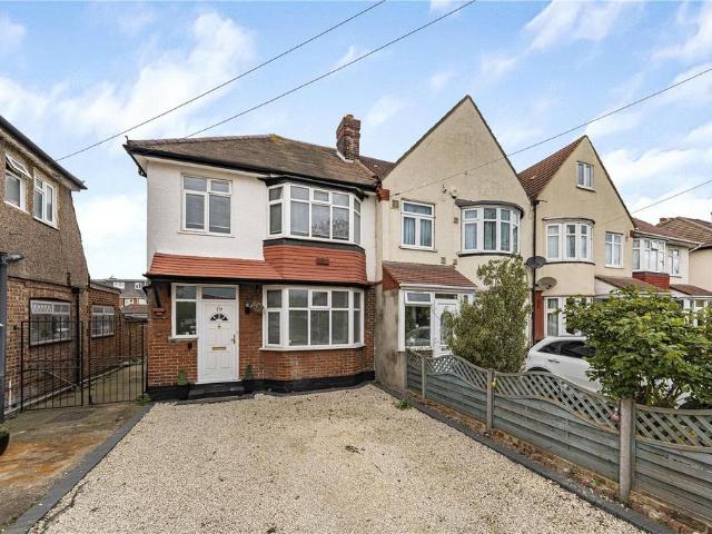 Hall Road, Isleworth 4 bed end of terrace house to rent £2,700 pcm £623 pw