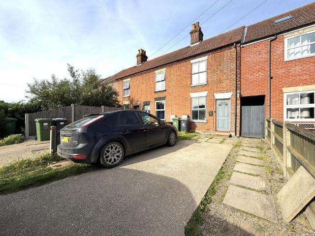 Hall Road, Martham NR29 2 bed terraced house to rent £1,195 pcm £276 pw