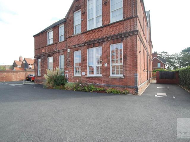 Hall Road, Norwich NR1, 2 bed flat to rent, £975 pcm | PrimeLocation