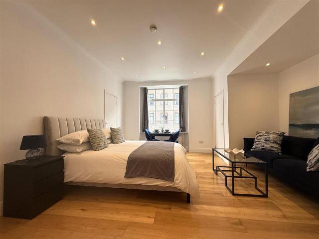 Hallam Street, Marylebone Studio to rent £2,400 pcm £554 pw