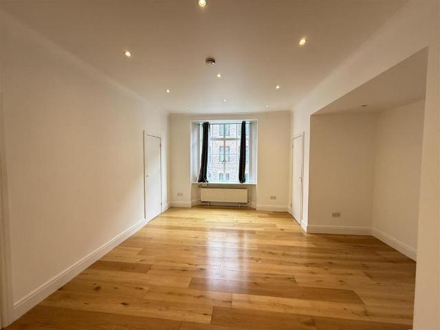 Hallam Street, Marylebone Studio to rent £2,400 pcm £554 pw