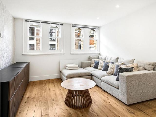 Hallam Street, London, W1W 3 bed apartment to rent £4,983 pcm £1,150 pw