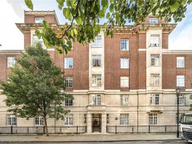 Hallam Street, London W1W Studio to rent £2,600 pcm £600 pw