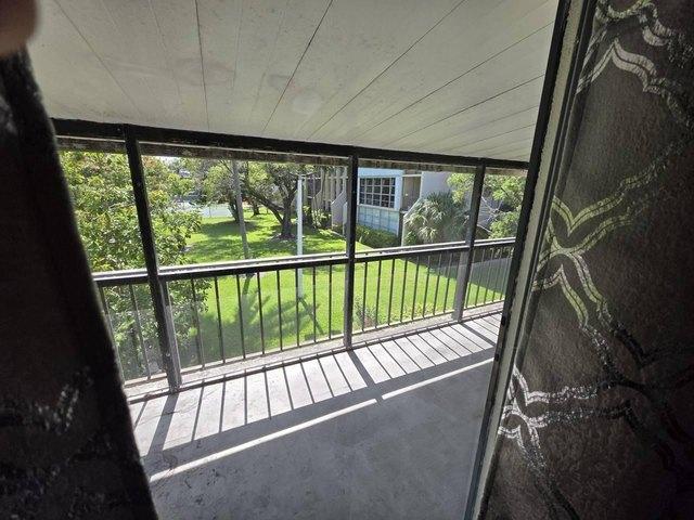 Hallandale Beach, FL 33009