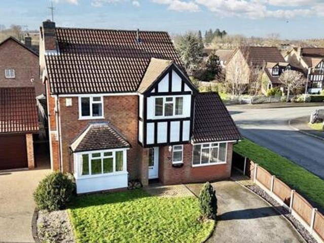Hallahan Close, Stone, 4 Bedroom Detached