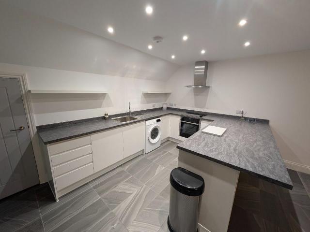 Halle Mews, Benfleet 2 bed apartment to rent £1,950 pcm £450 pw