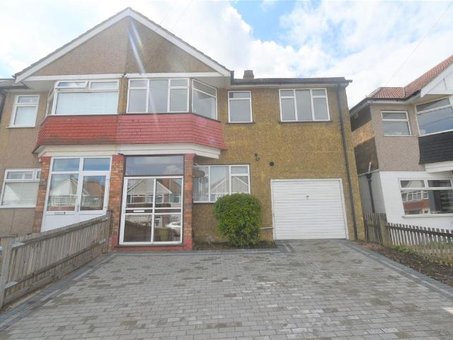 Hallford Way, Dartford DA1, 4 bed property to rent, £2,150 pcm | PrimeLocation
