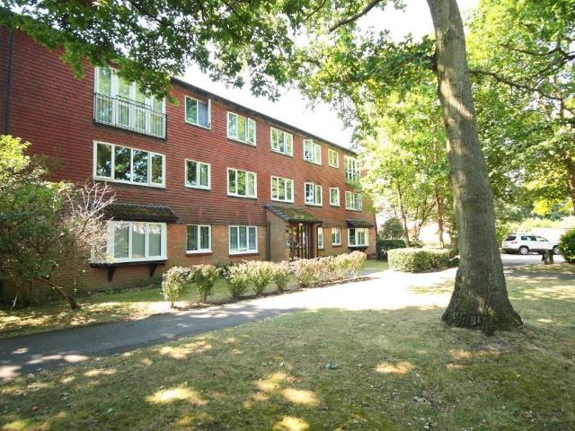 Hallington Close, Woking GU21, 2 bed flat to rent, £1,350 pcm | PrimeLocation