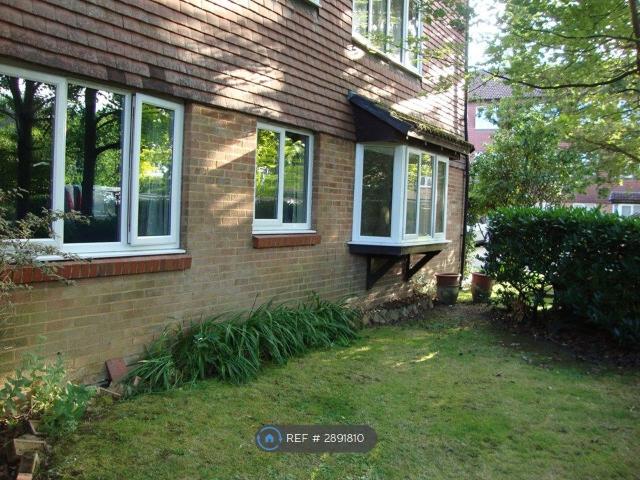 Hallington Close, Woking GU21, 2 bed flat to rent, £1,325 pcm | PrimeLocation