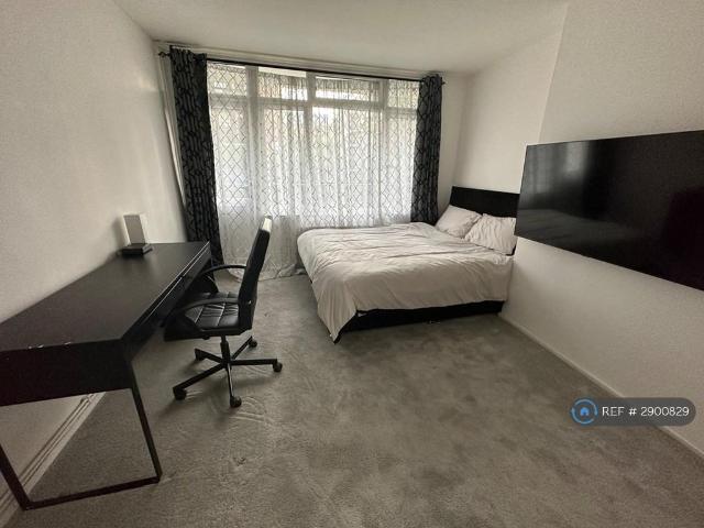 Halliday House, London, E1 1 bed in a flat share to rent £1,085 pcm £250 pw