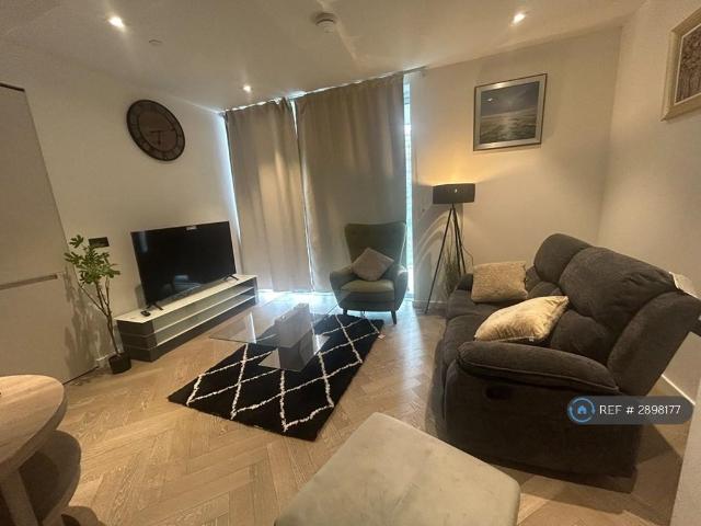 Halliday House, London, SW11 1 bed flat to rent £3,200 pcm £738 pw
