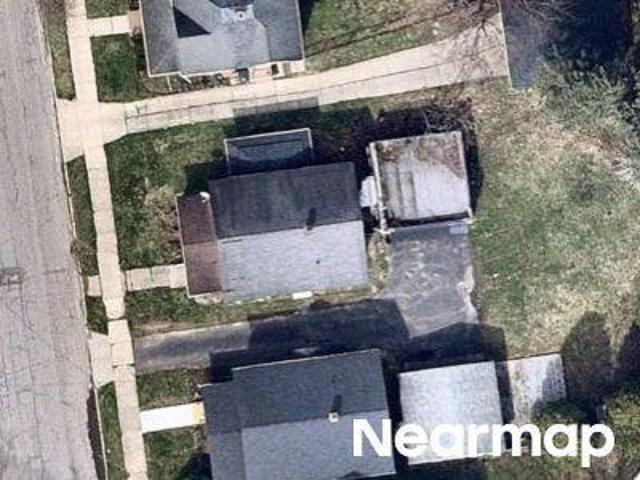 Hallock St