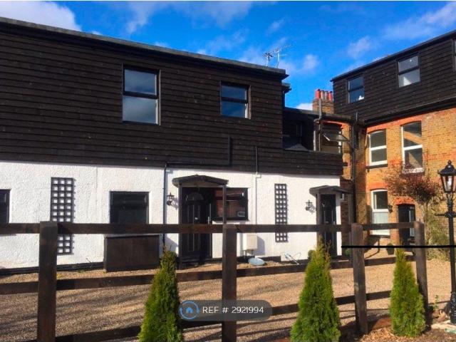 Hallowell Road, Northwood HA6, 1 bed flat to rent, £1,350 pcm | PrimeLocation