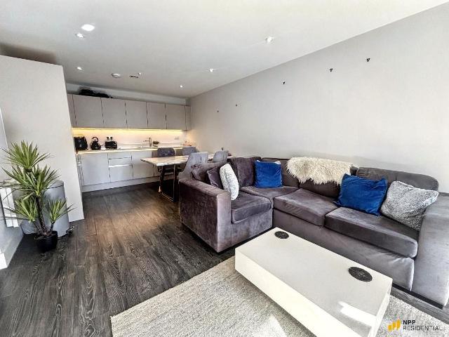 Hallmark Tower, Cheetham Hill Road, Manchester M4, 2 bed flat to rent, £1,350 pcm | PrimeLocation