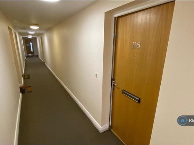 Hallmark Court, London, E14 2 bed flat to rent £2,500 pcm £577 pw