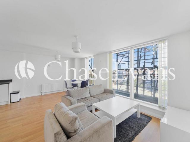 Hallmark Court, Silver Wharf, 6. 2 bed flat to rent £2,253 pcm £520 pw