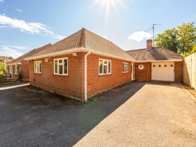 Halls Road, Reading RG30, 3 bed bungalow to rent, £2,250 pcm | PrimeLocation