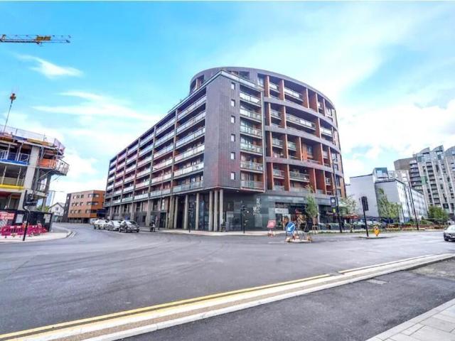 Hallsville Road, London E16 1 bed flat to rent £1,700 pcm £392 pw